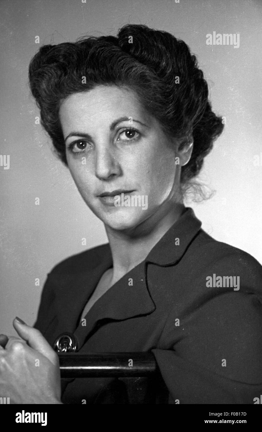1940s woman portrait hi-res stock photography and images - Alamy