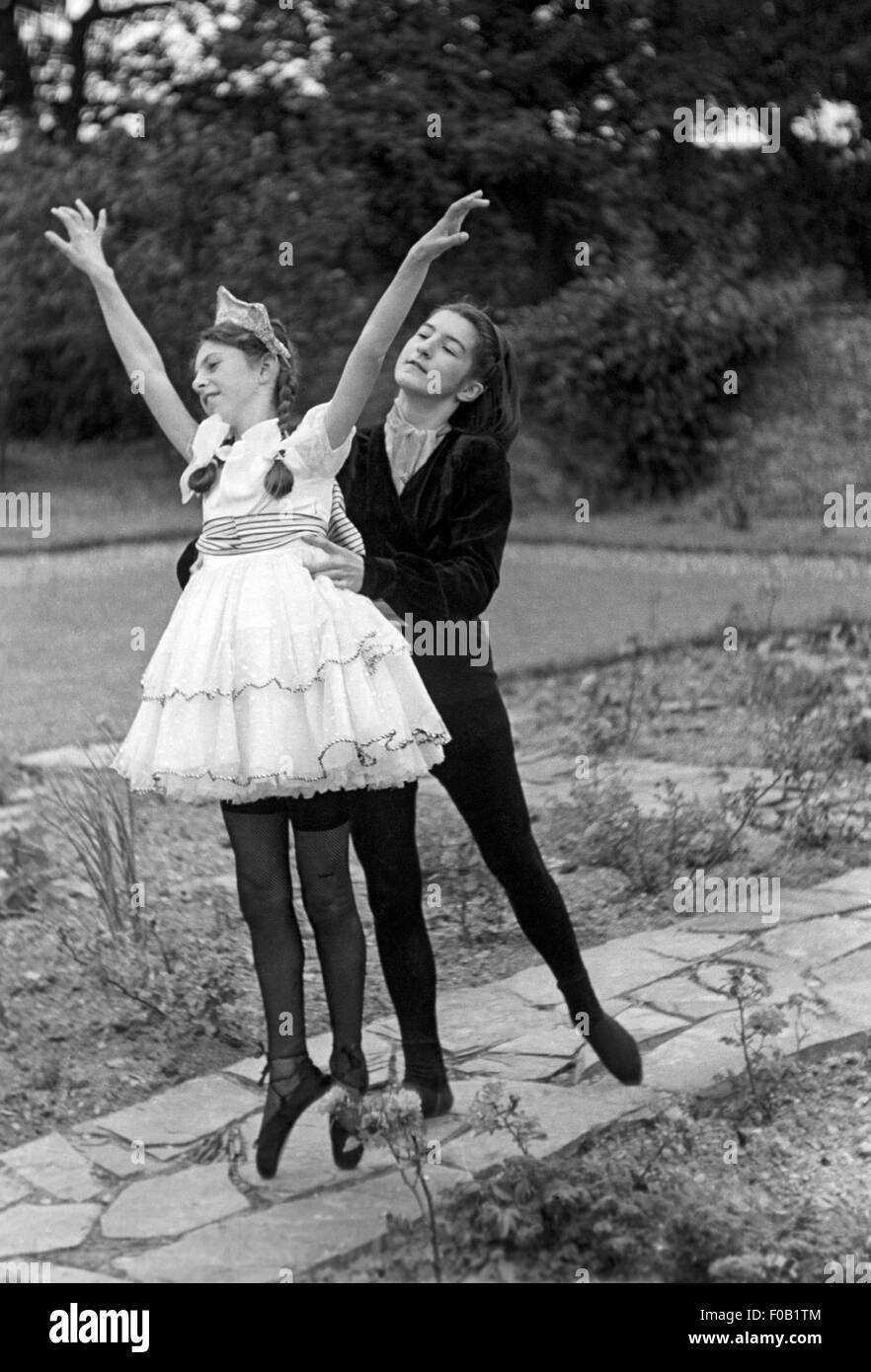 Ballet dancing vintage Black and White Stock Photos & Images - Alamy