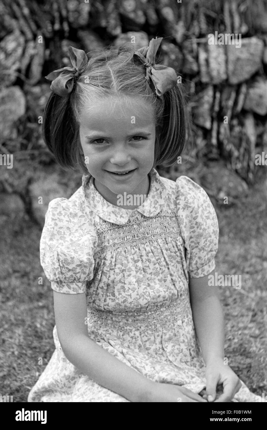 Girl portrait looking camera Black and White Stock Photos & Images - Alamy