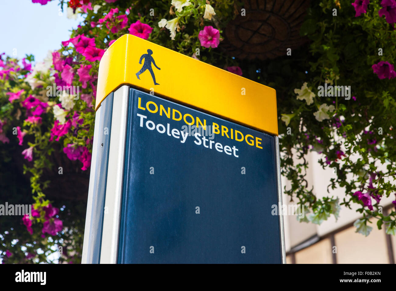 A pedestrian sign marking the location of London Bridge Stock Photo - Alamy