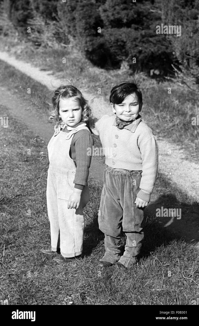 1940s children hi-res stock photography and images - Alamy
