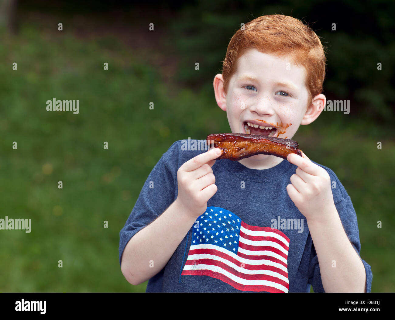 Eating messy bbq hi-res stock photography and images - Alamy