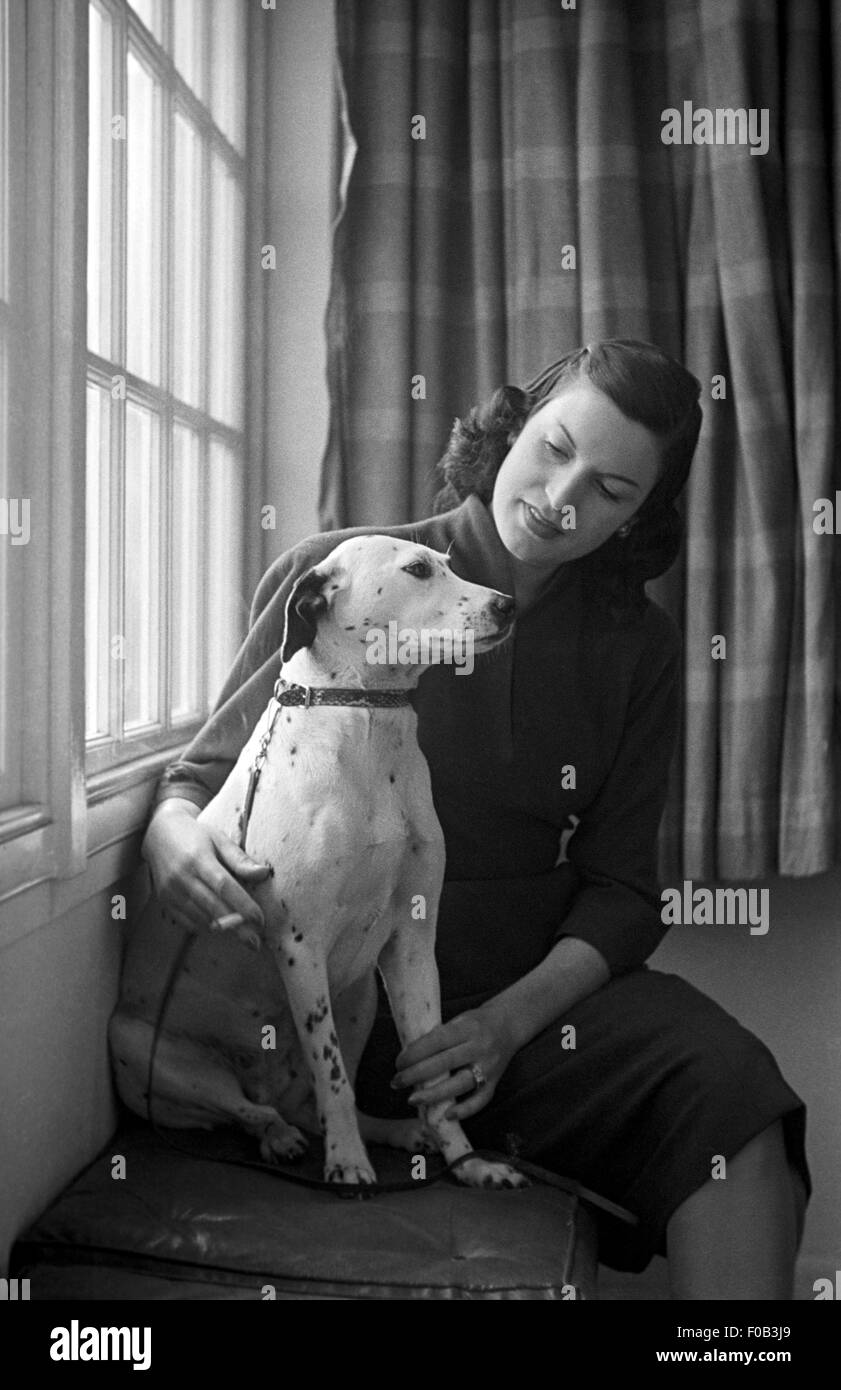 Portrait woman window Black and White Stock Photos & Images - Alamy