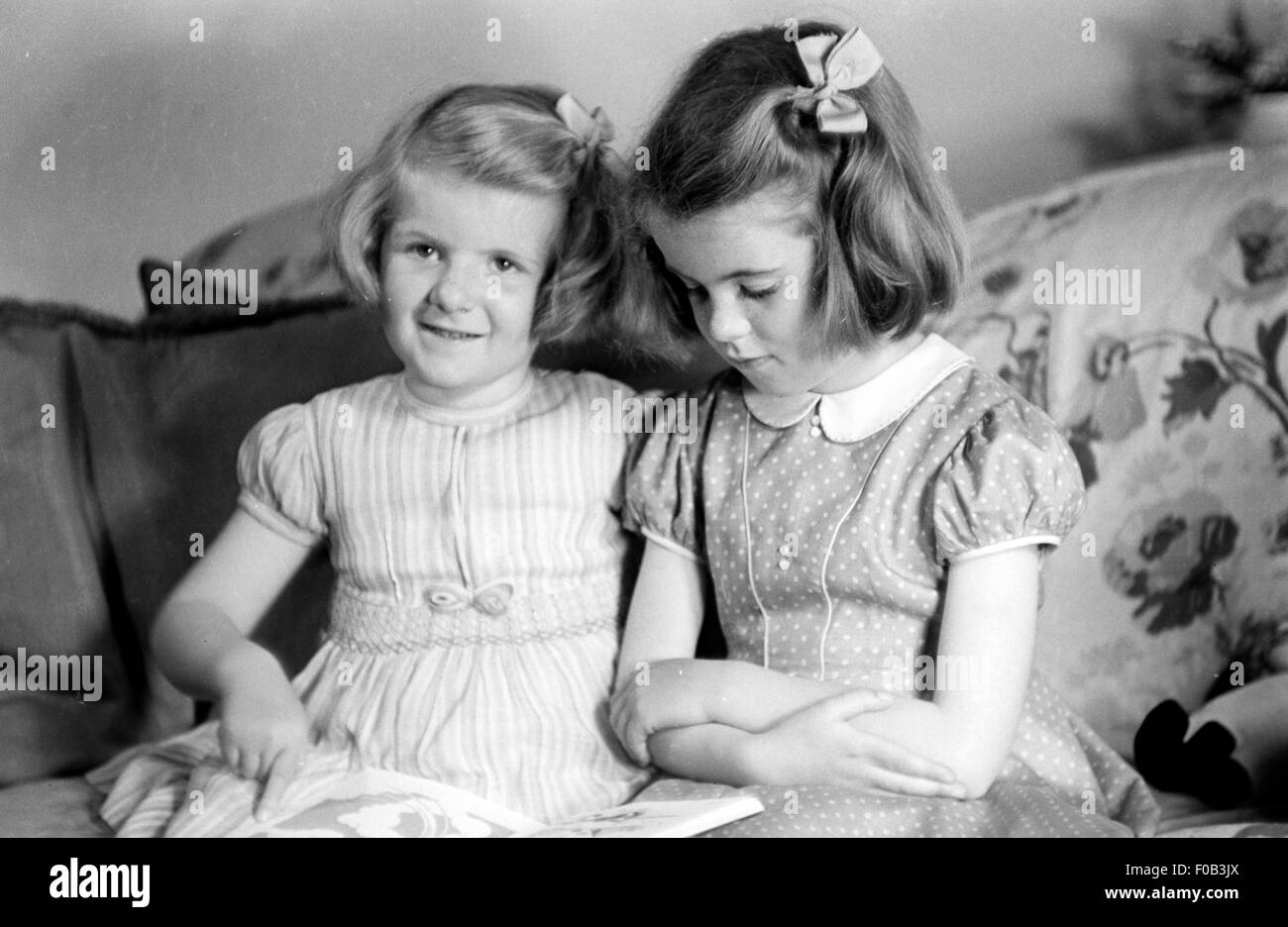 Portrait two sisters Black and White Stock Photos & Images - Alamy