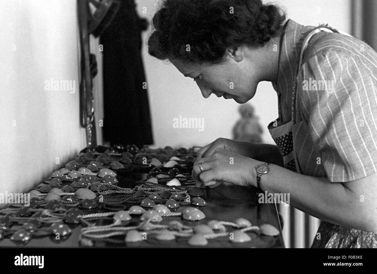 White shell woman Black and White Stock Photos & Images - Alamy