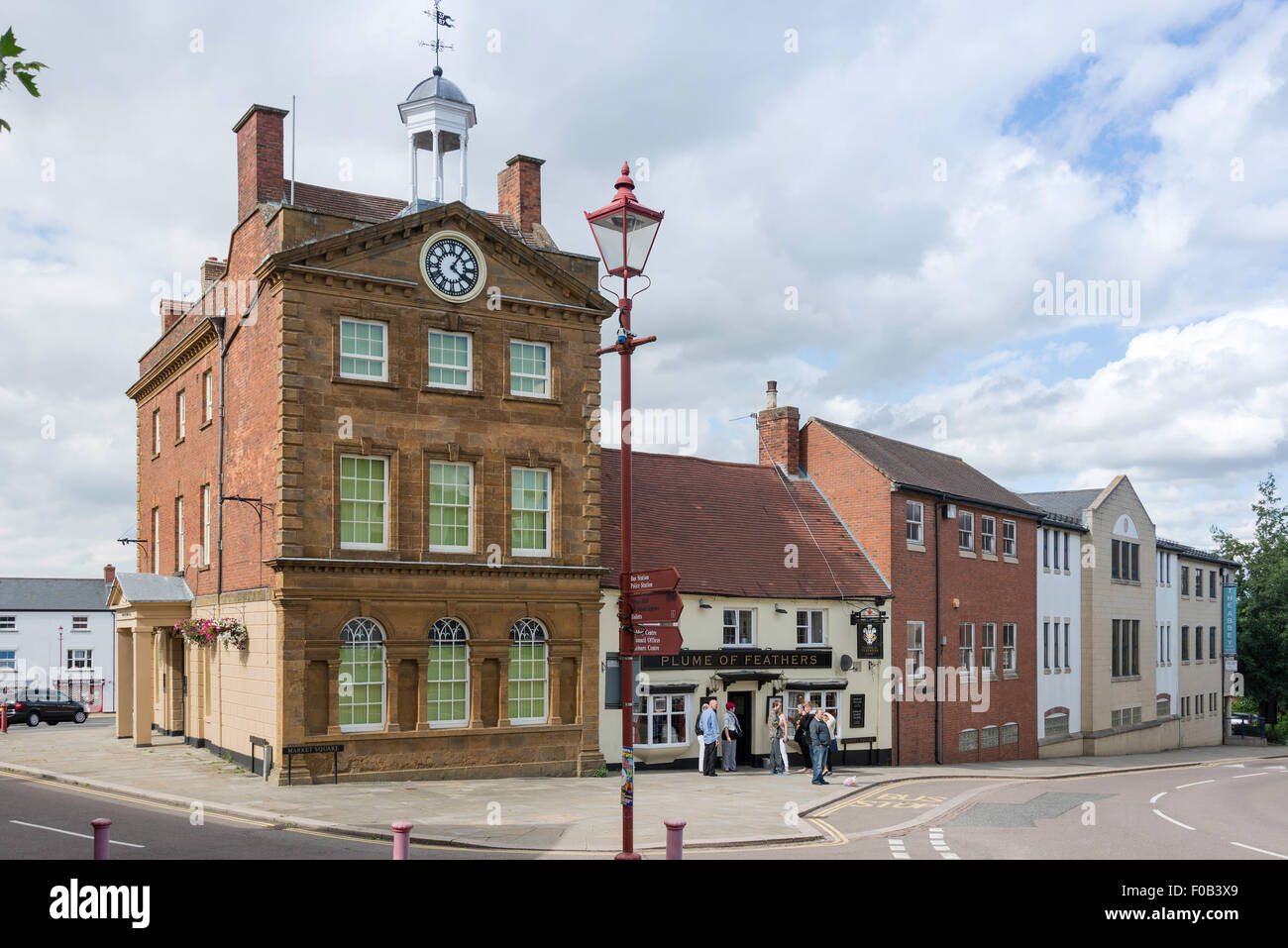 Moot Hall and Plume of Feathers Pub, Market Square, Daventry ...