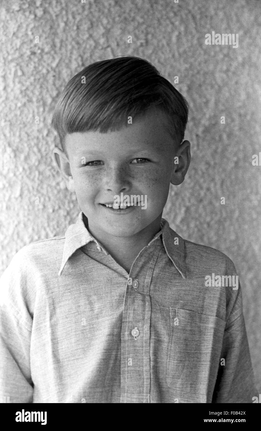 A young boy smiling Stock Photo - Alamy