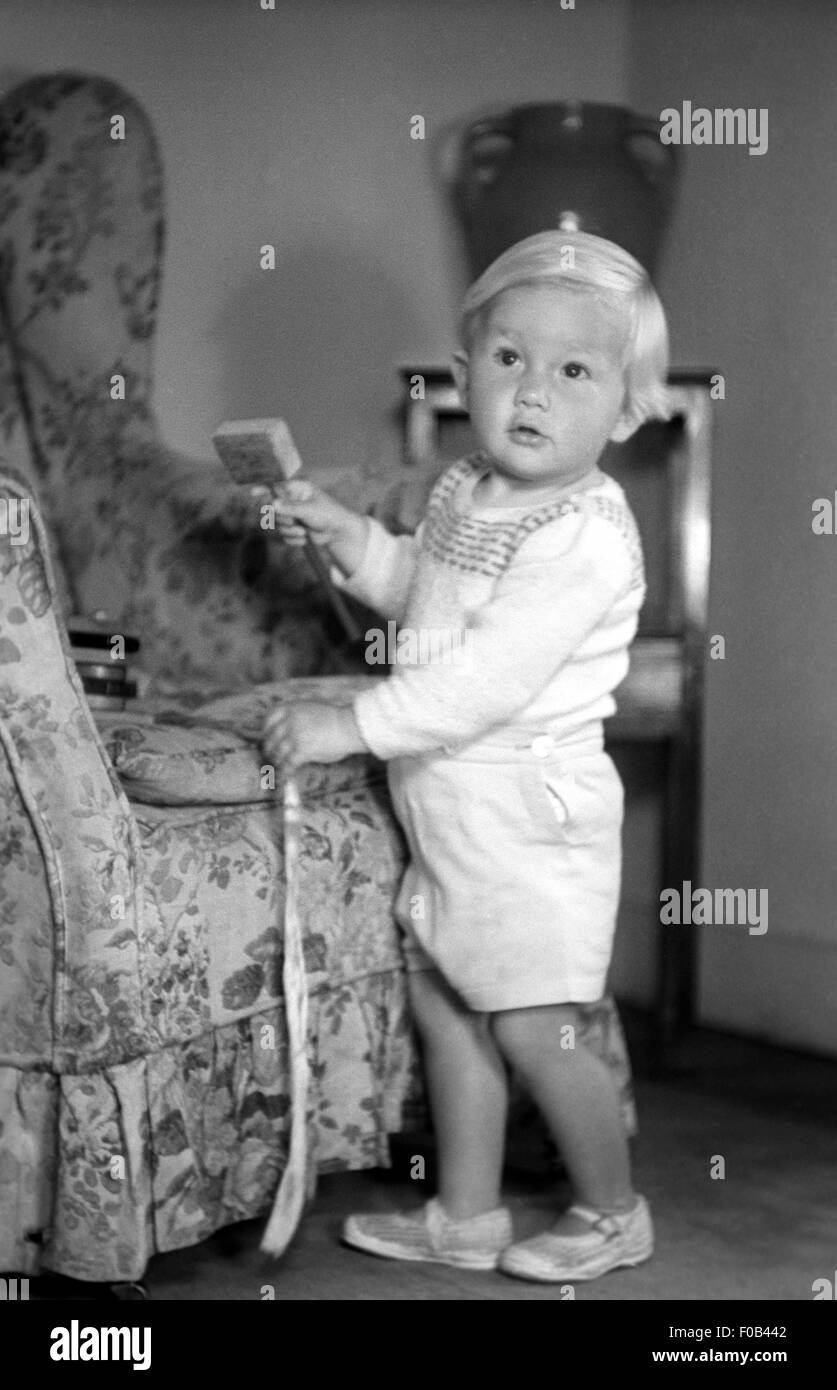 Child standing next to chair hi-res stock photography and images - Alamy