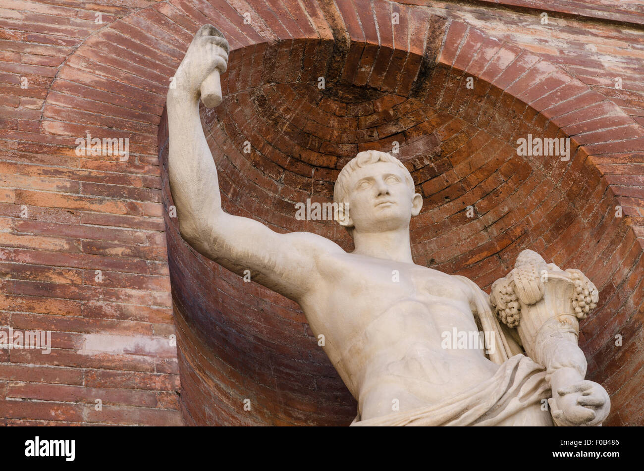 Roman statue rome hi-res stock photography and images - Alamy