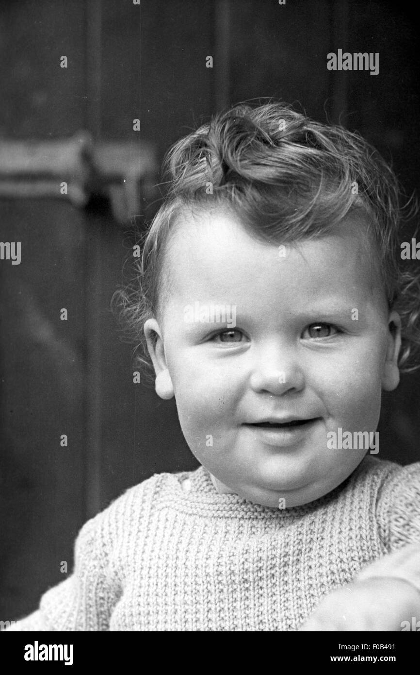 A young child posing for a photo Stock Photo - Alamy