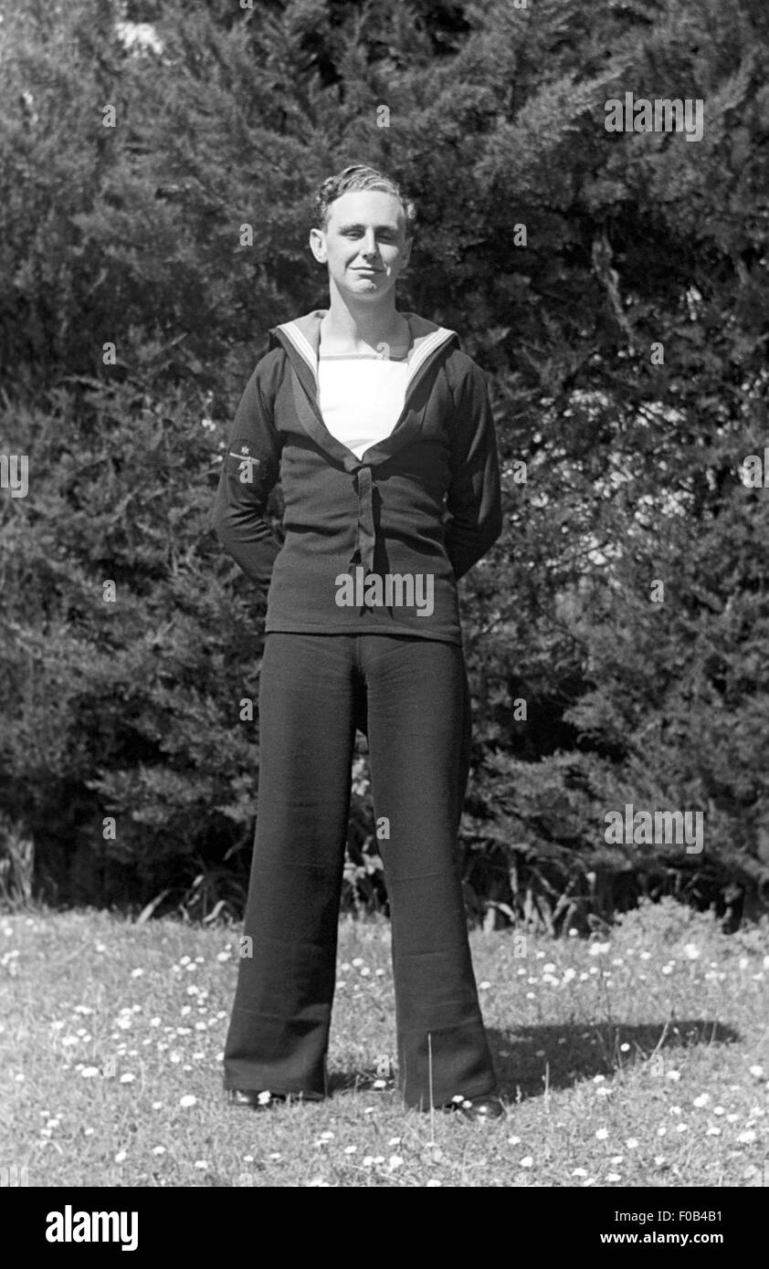 Sailor man uniform hi-res stock photography and images - Alamy