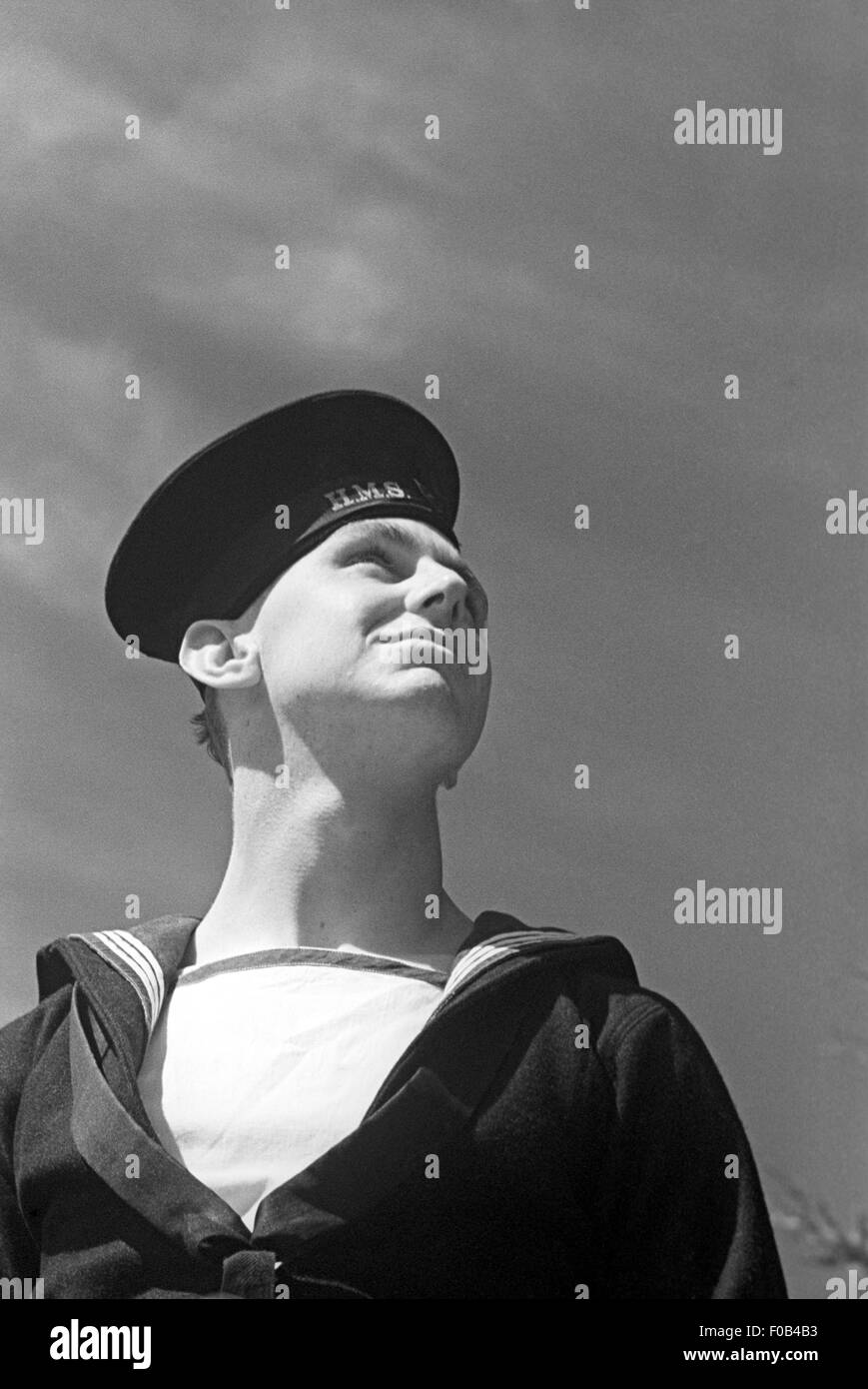 Sailors in uniform hi-res stock photography and images - Alamy