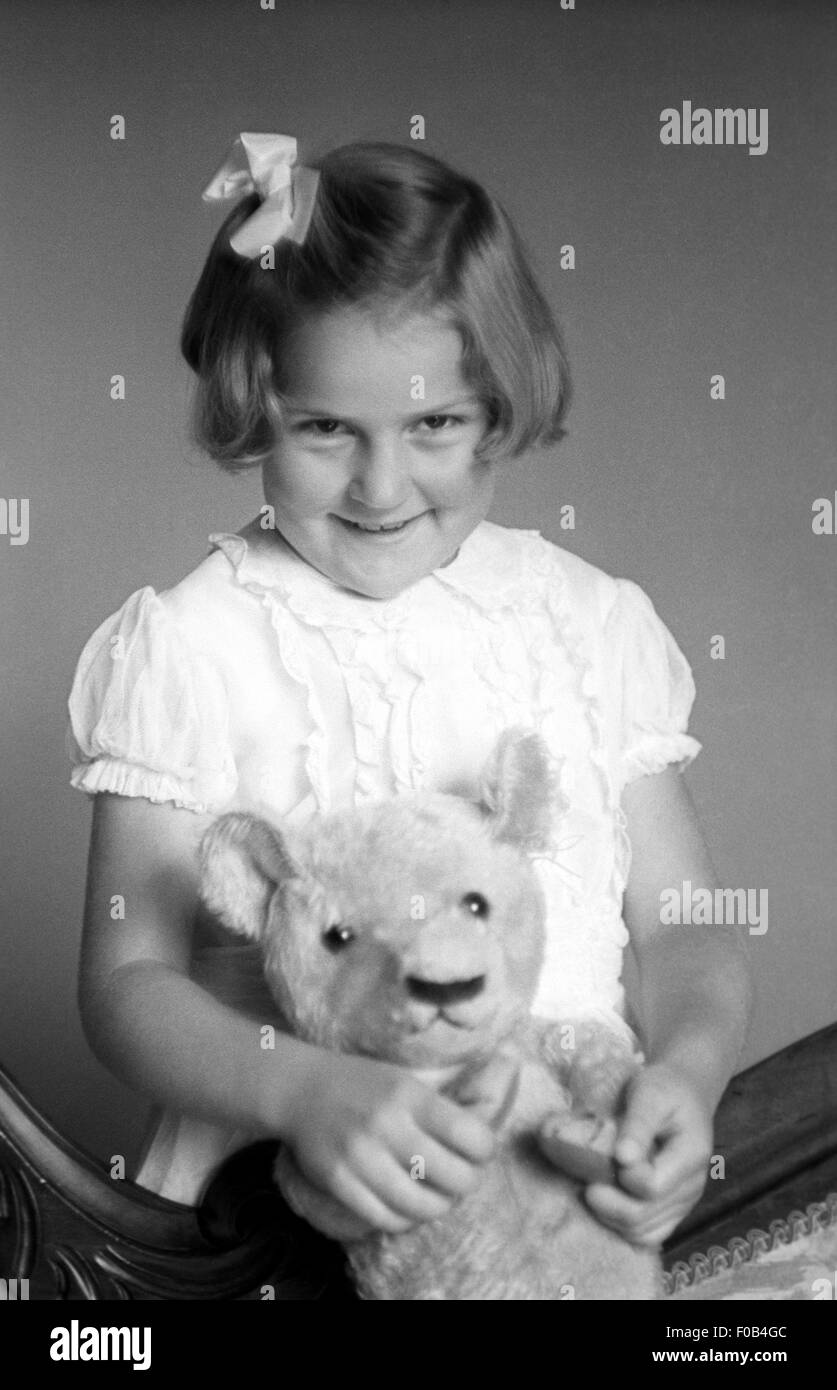 A little girl with a teddy Stock Photo - Alamy