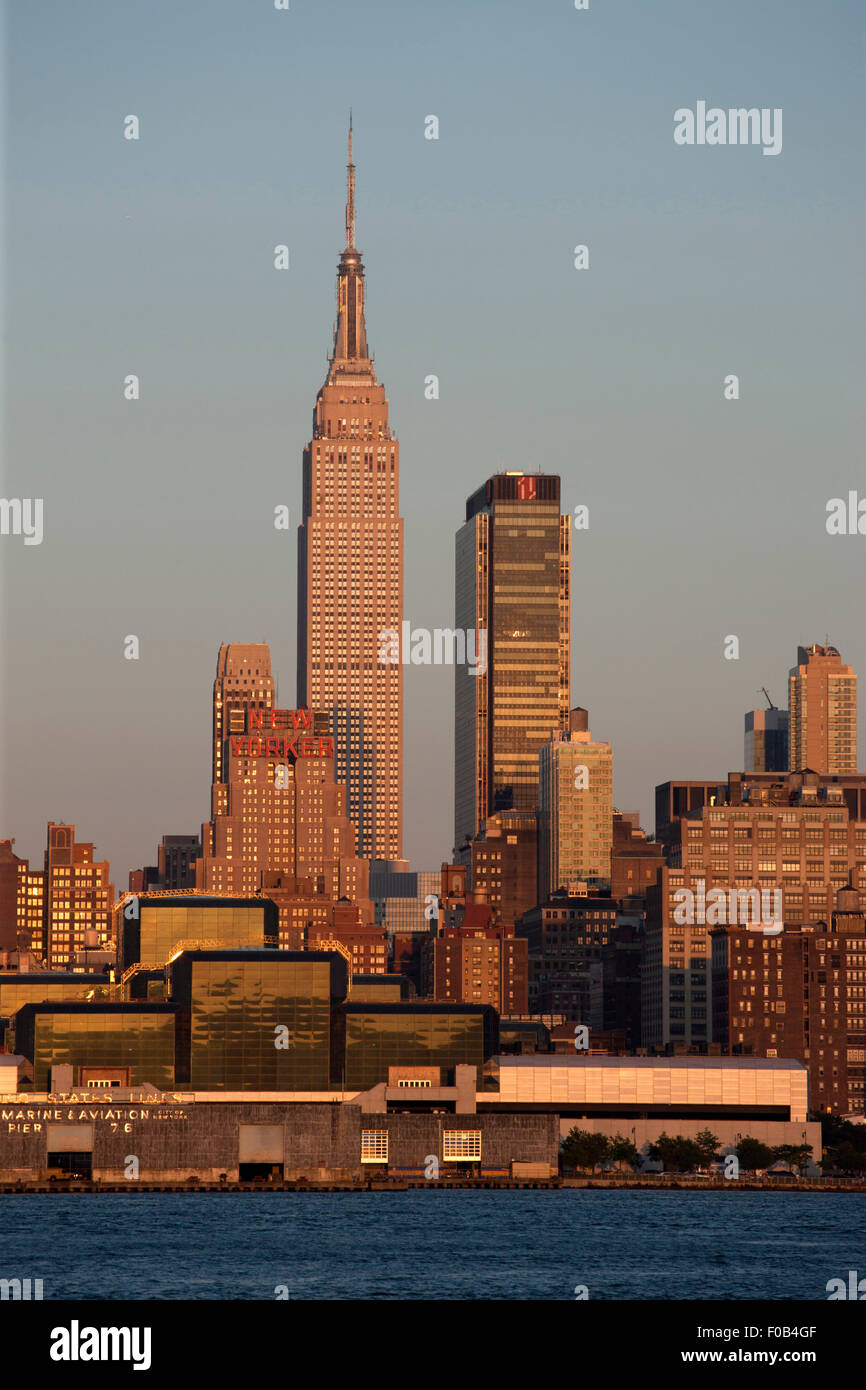 EMPIRE STATE BUILDING (©SHREVE LAMB & HARMON 1931) MIDTOWN SKYLINE ...