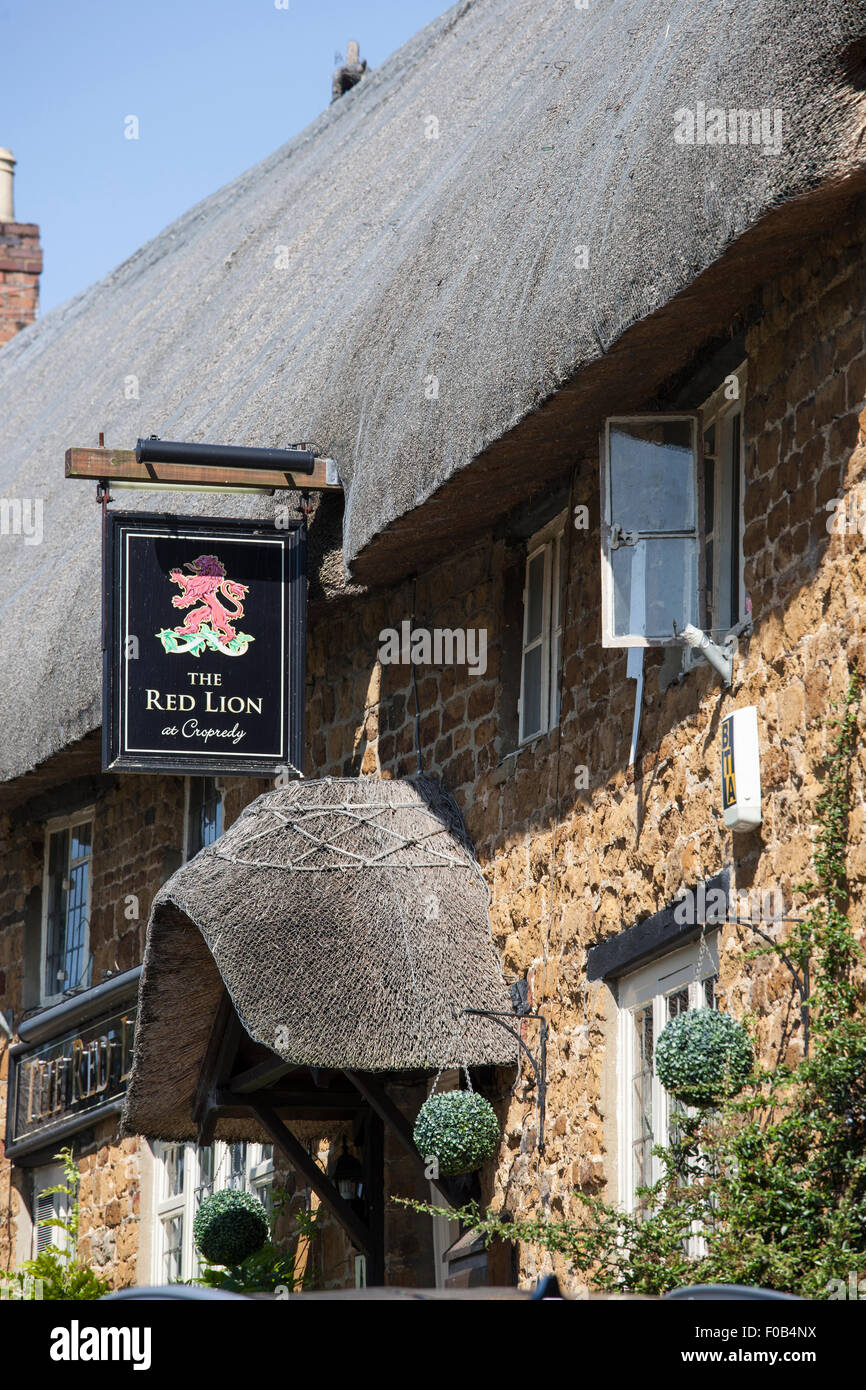 Red lion inn hi-res stock photography and images - Alamy