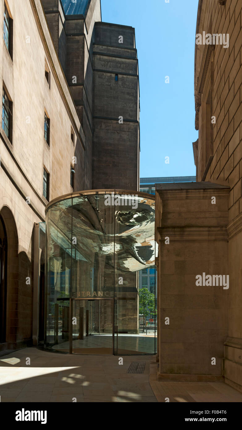 The glazed link entrance between the Town Hall and the Central Library ...