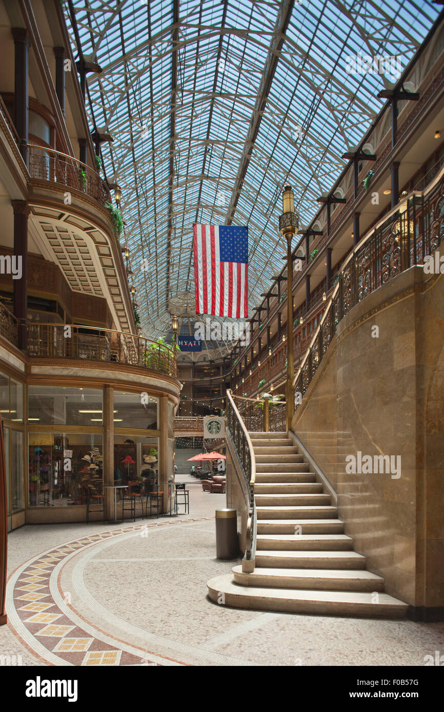 VICTORIAN SHOPPING ARCADE HYATT REGENCY HOTEL DOWNTOWN CLEVELAND OHIO ...