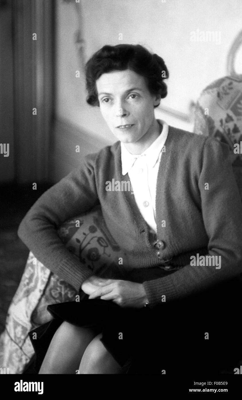1940s portrait middle aged woman hi-res stock photography and images - Alamy