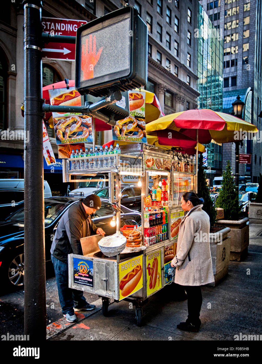 Hot dog cart night hi-res stock photography and images - Alamy