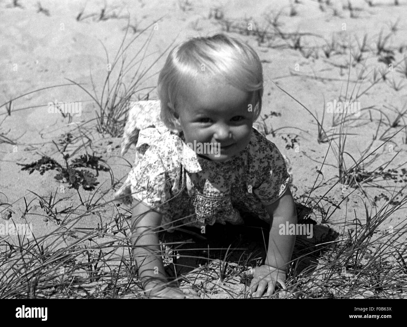 Baby crawling on beach hi-res stock photography and images - Alamy