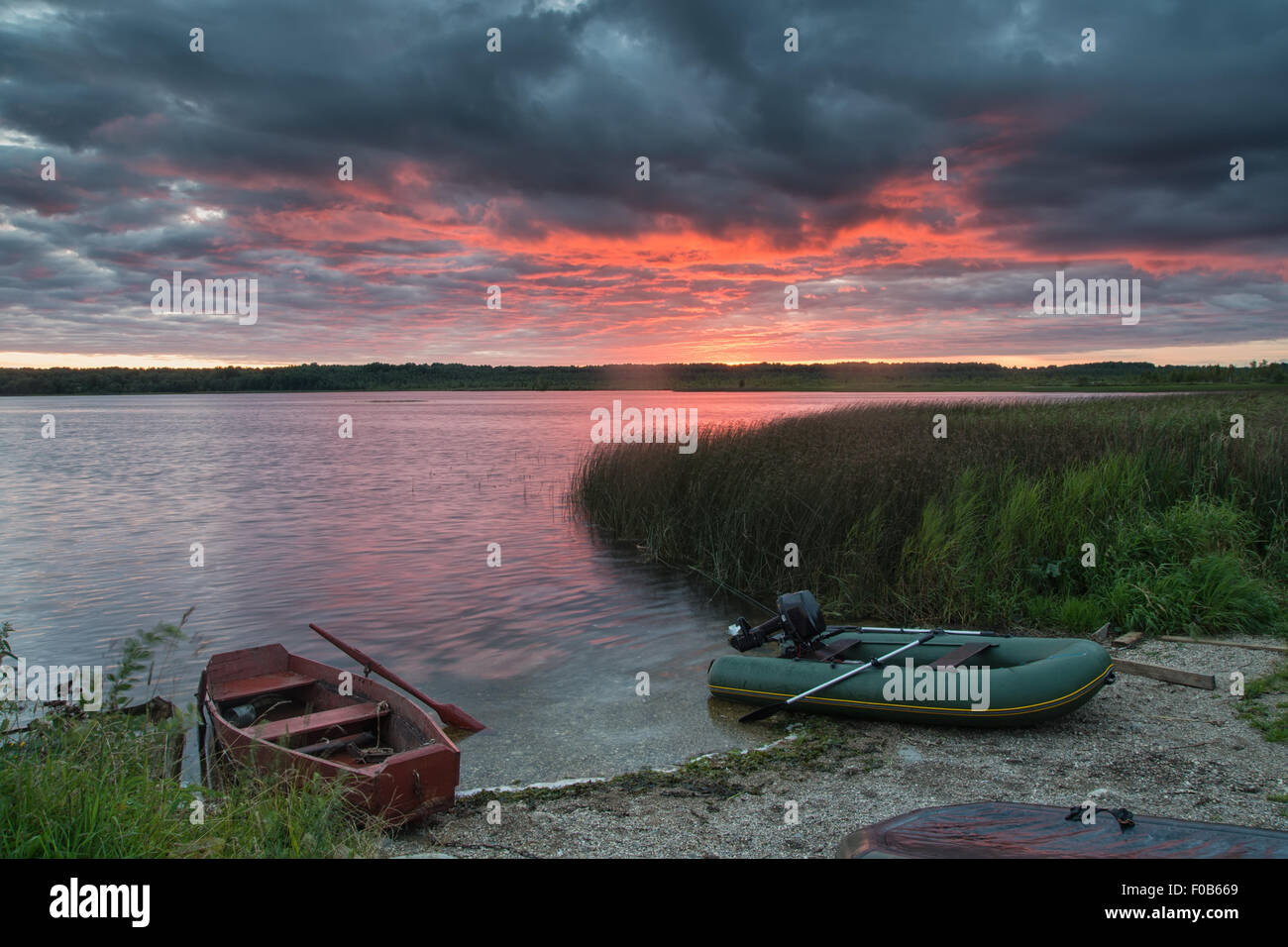 Evening sunlight over lake hi-res stock photography and images - Alamy