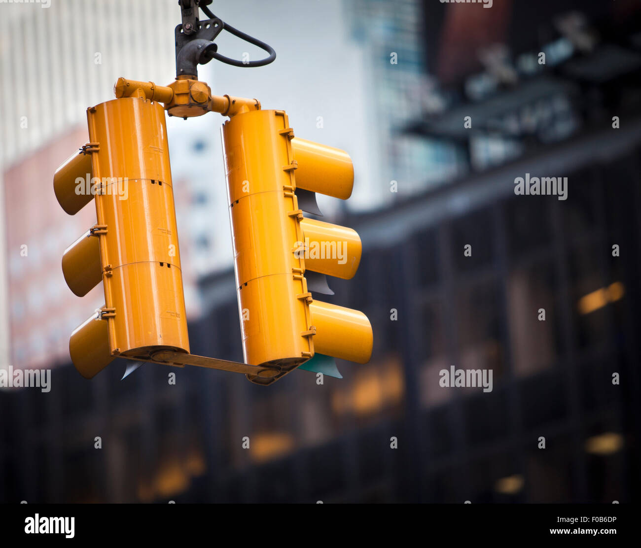 Yellow traffic light at a junction in New York Stock Photo - Alamy
