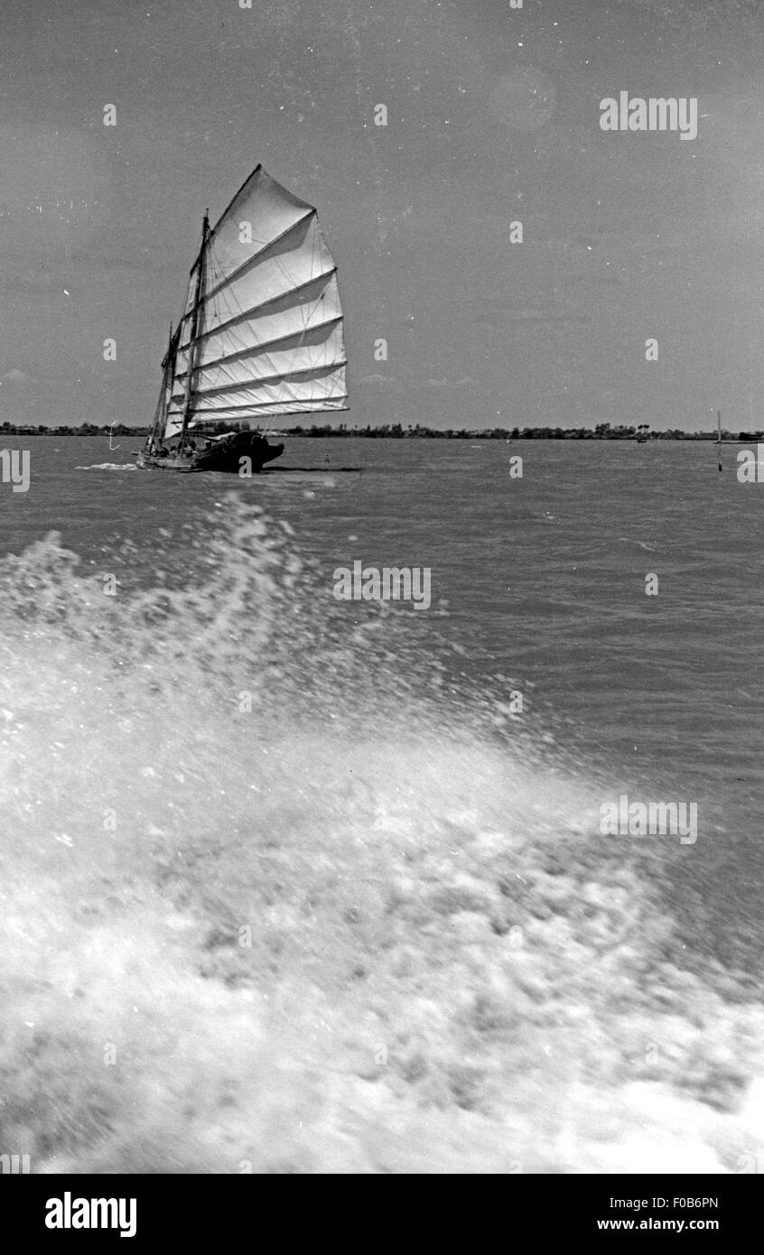 Traditional East Asian sailing junk Stock Photo - Alamy