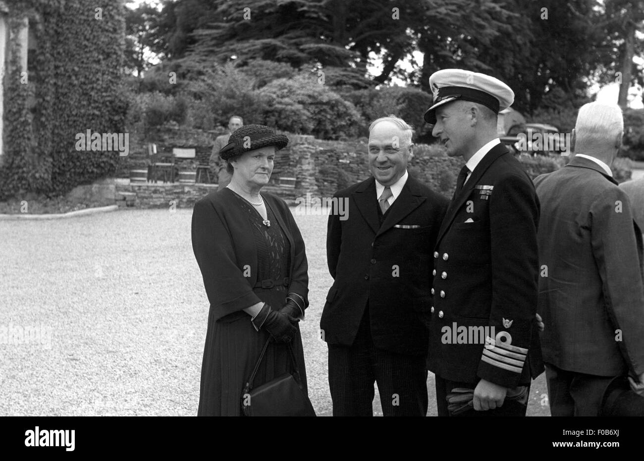 Navy man talking with black woman hi-res stock photography and images ...