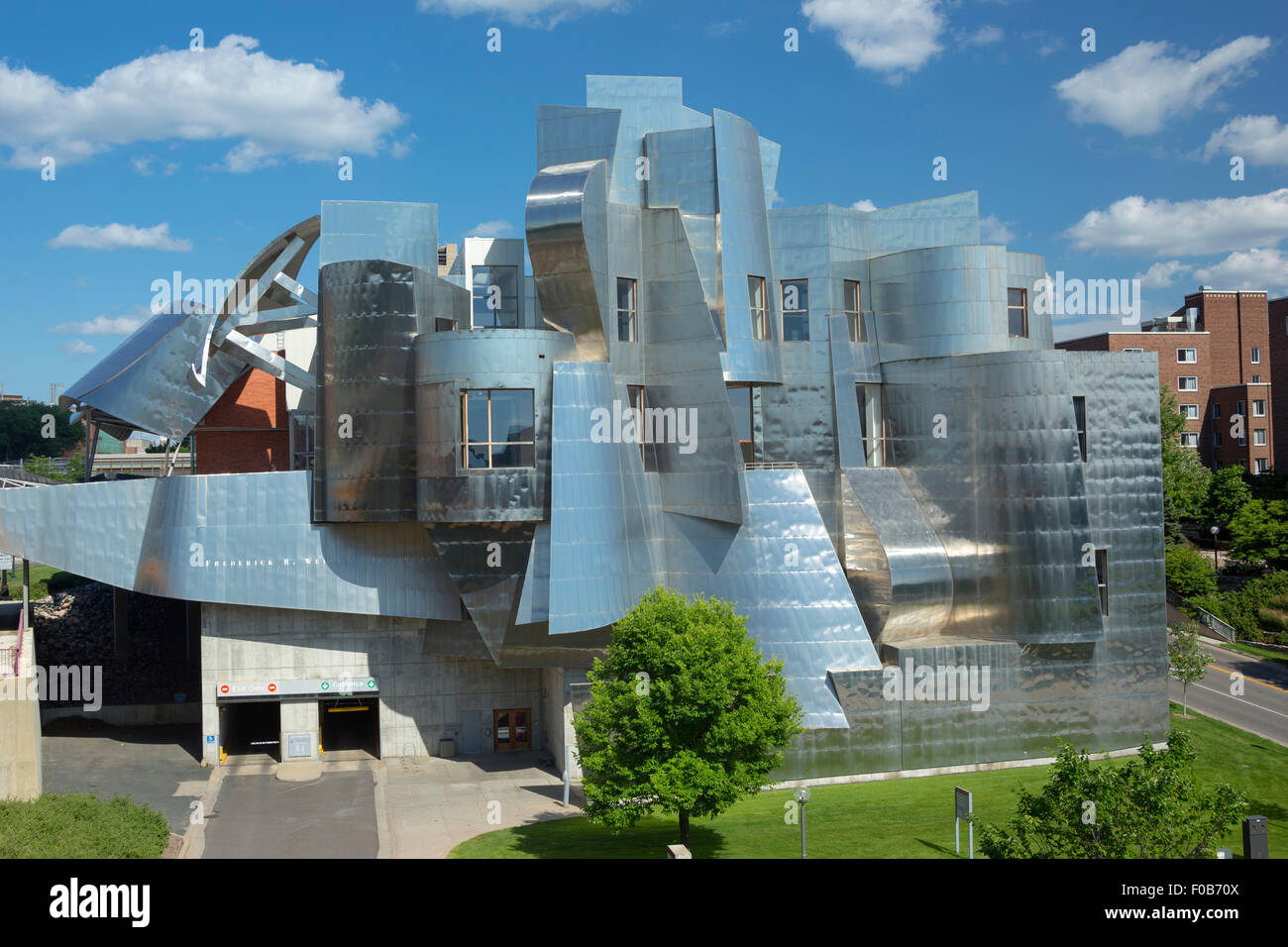 WEISMAN ART MUSEUM (©FRANK GEHRY 1993) MINNESOTA UNIVERSITY CAMPUS ...