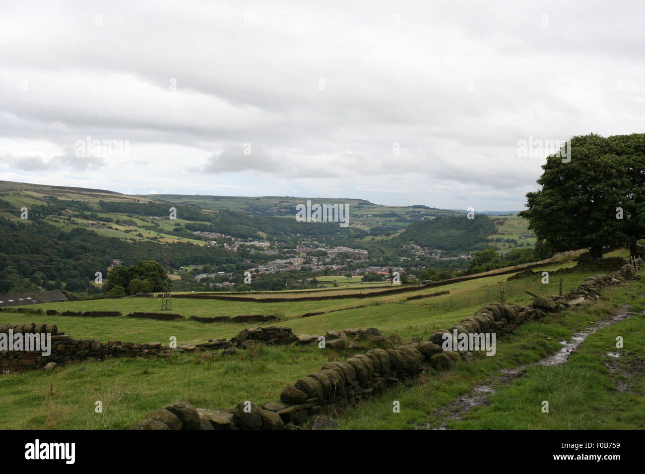 Hillside overlooking distant hills hi-res stock photography and images ...