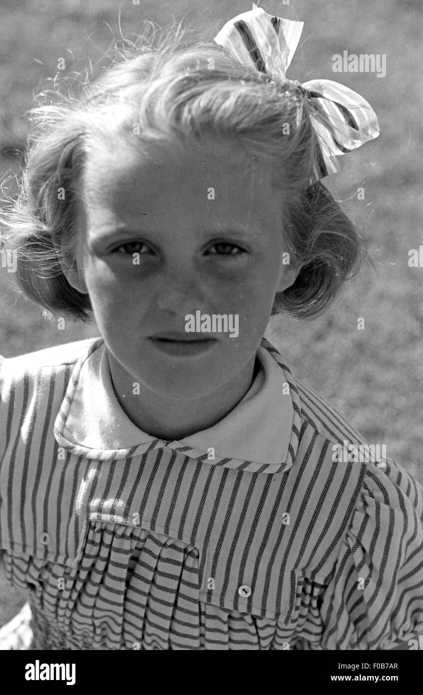 1940s child dress hi-res stock photography and images - Alamy