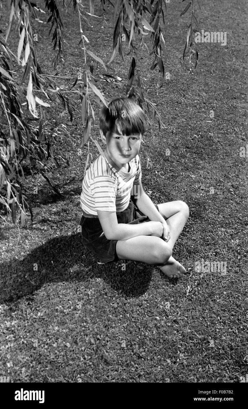 Sitting under tree children Black and White Stock Photos & Images - Alamy