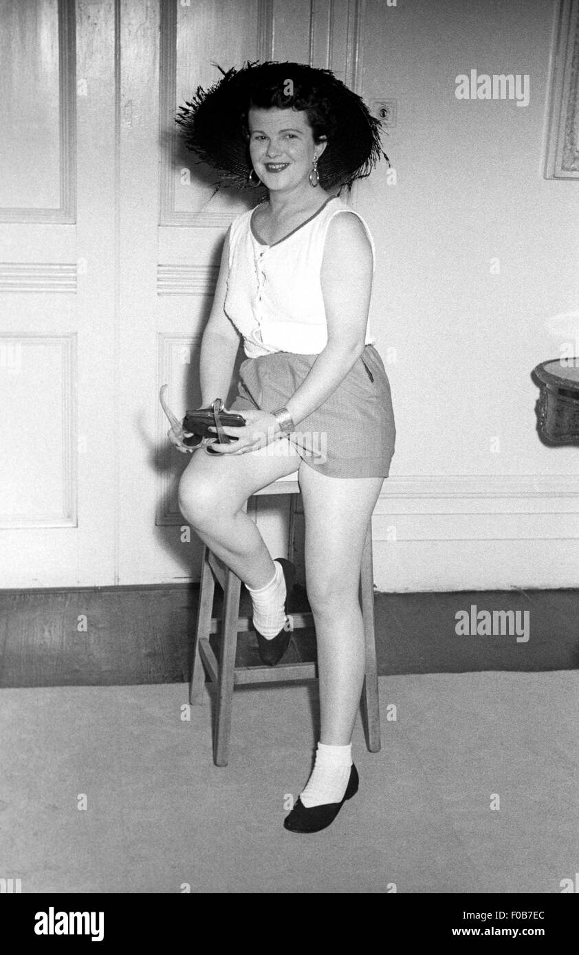 Woman retro glasses Black and White Stock Photos & Images - Alamy