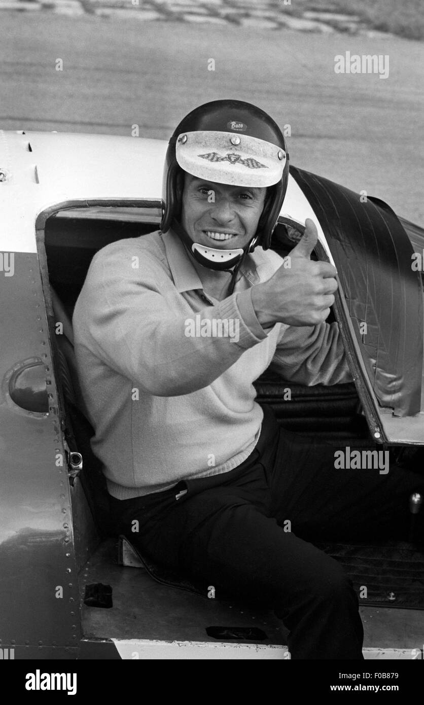 Jim Clark in the Ford P68. April 1968 Stock Photo - Alamy
