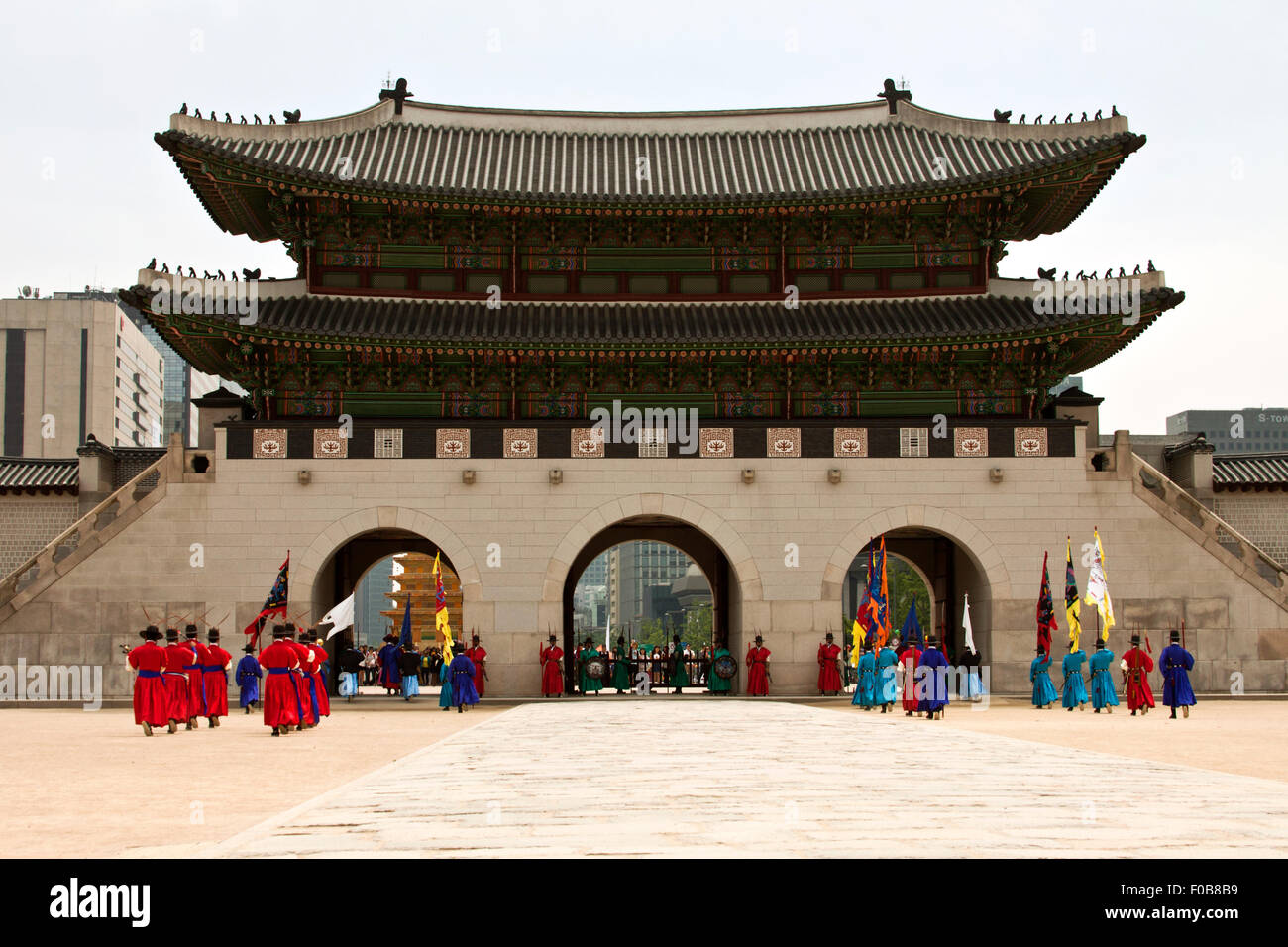SEOUL, KOREA - MAY 17, 2015: Armed guards in traditional costume guard ...