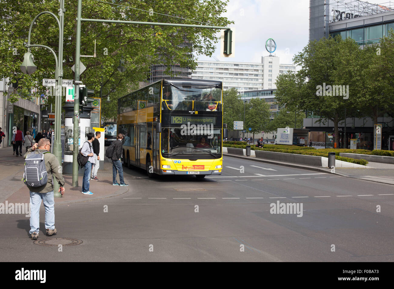 Bus rote hi-res stock photography and images - Alamy