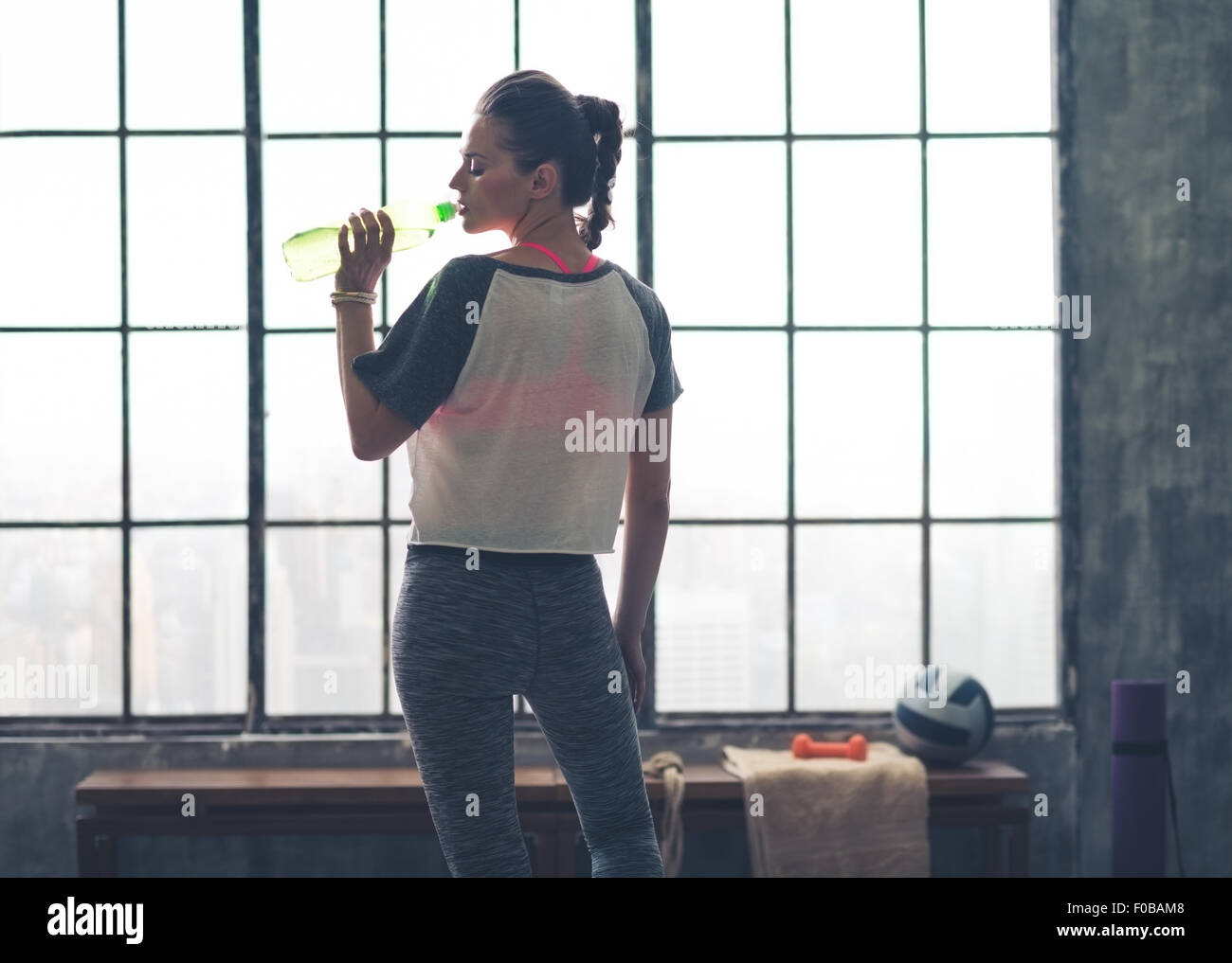 Woman gym exercise low light hi-res stock photography and images - Alamy