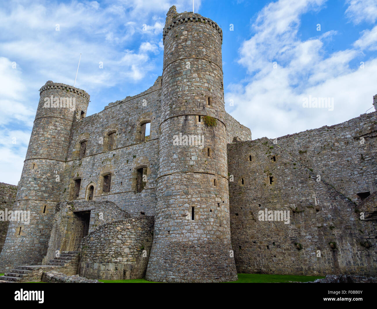 Old harlech castle hi-res stock photography and images - Alamy