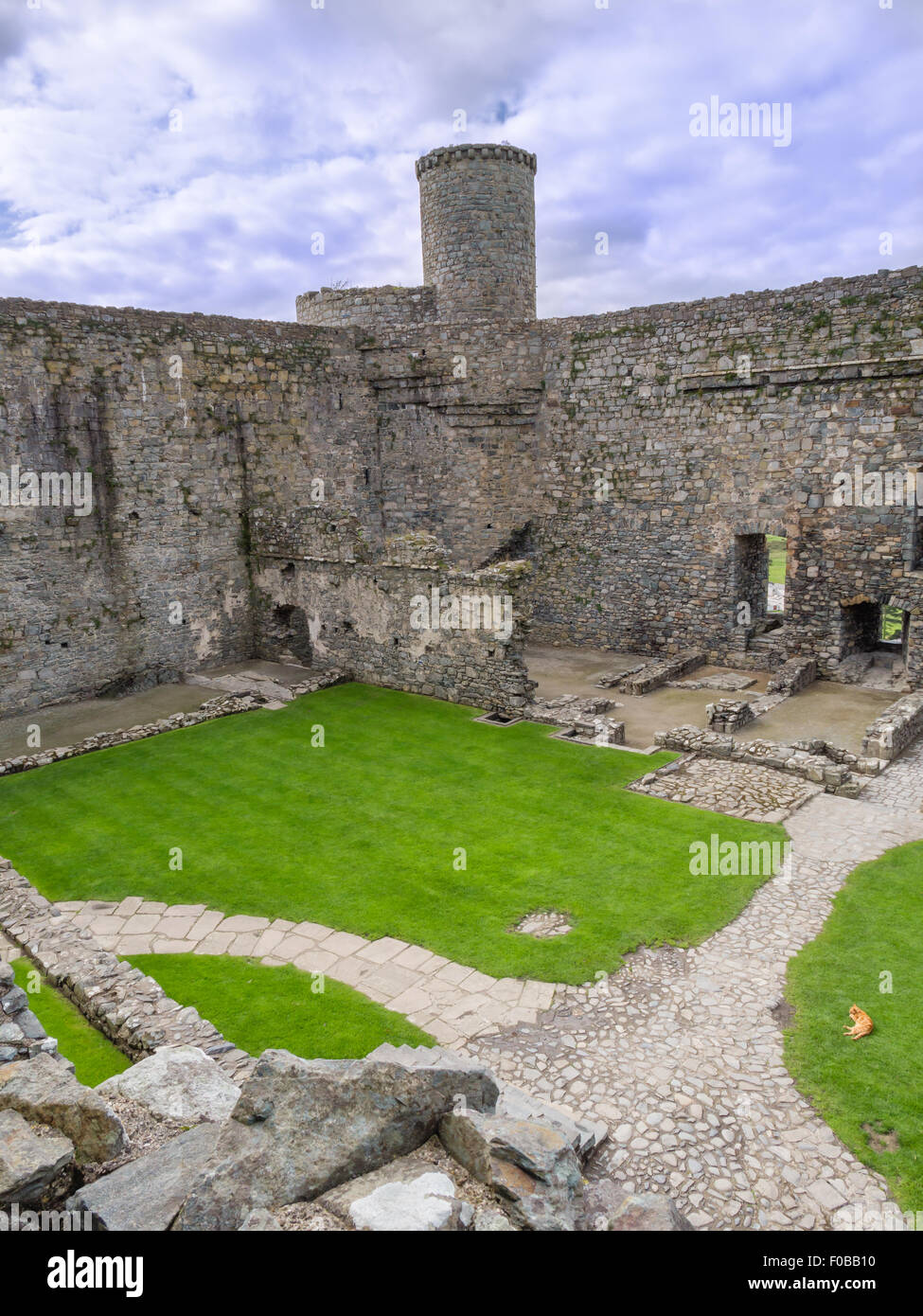 Old harlech castle hi-res stock photography and images - Alamy