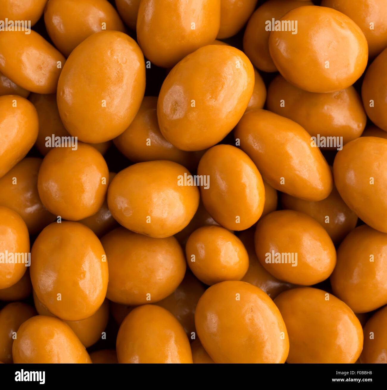 A very close view of caramel coated raisins Stock Photo - Alamy