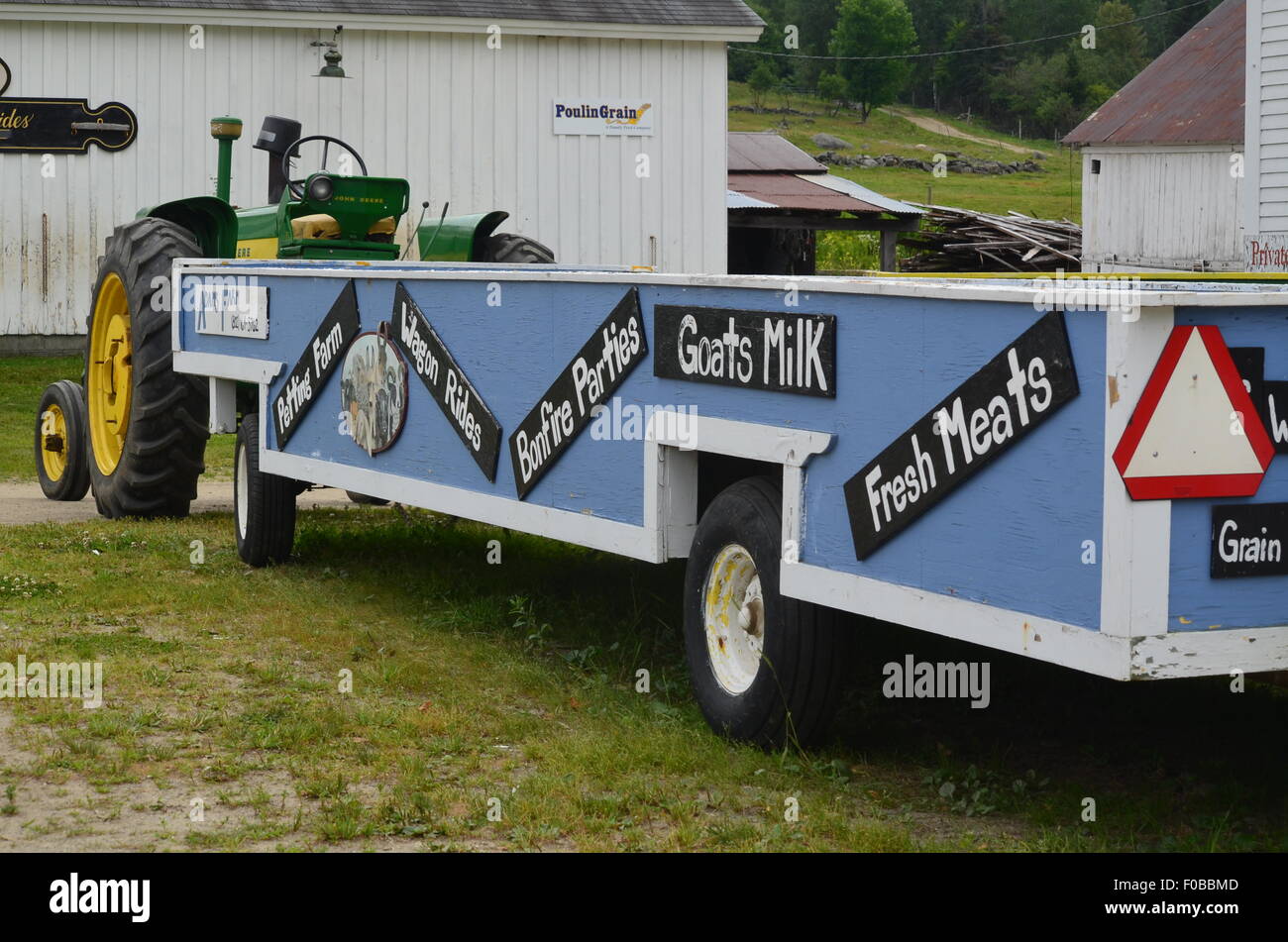 Barns and tractors hi-res stock photography and images - Alamy