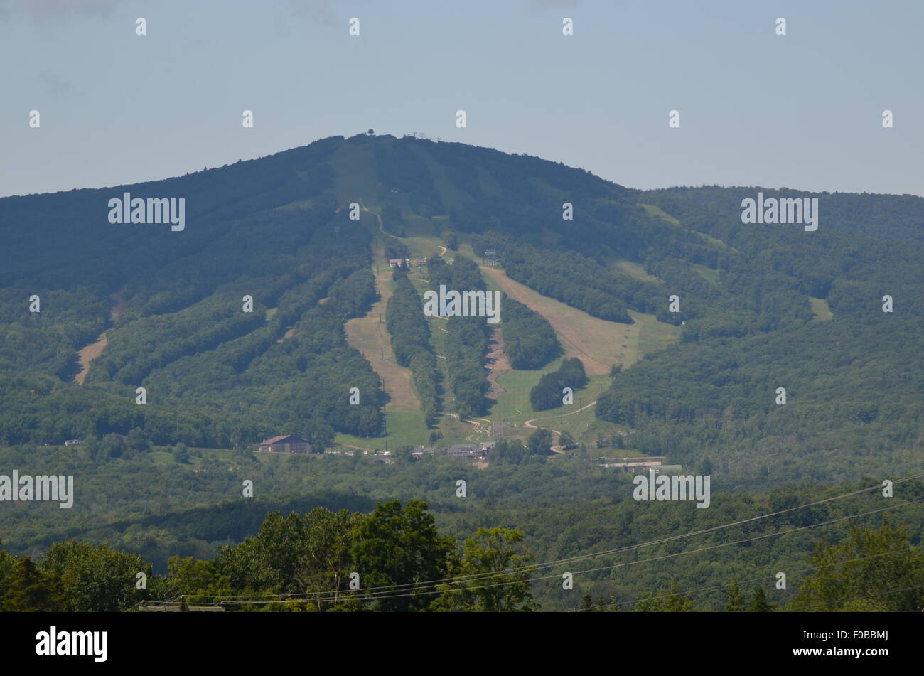 Ski hill trails hi-res stock photography and images - Alamy