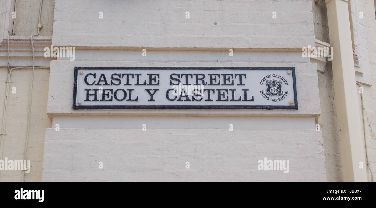 Bilingual welsh street sign Stock Photo - Alamy