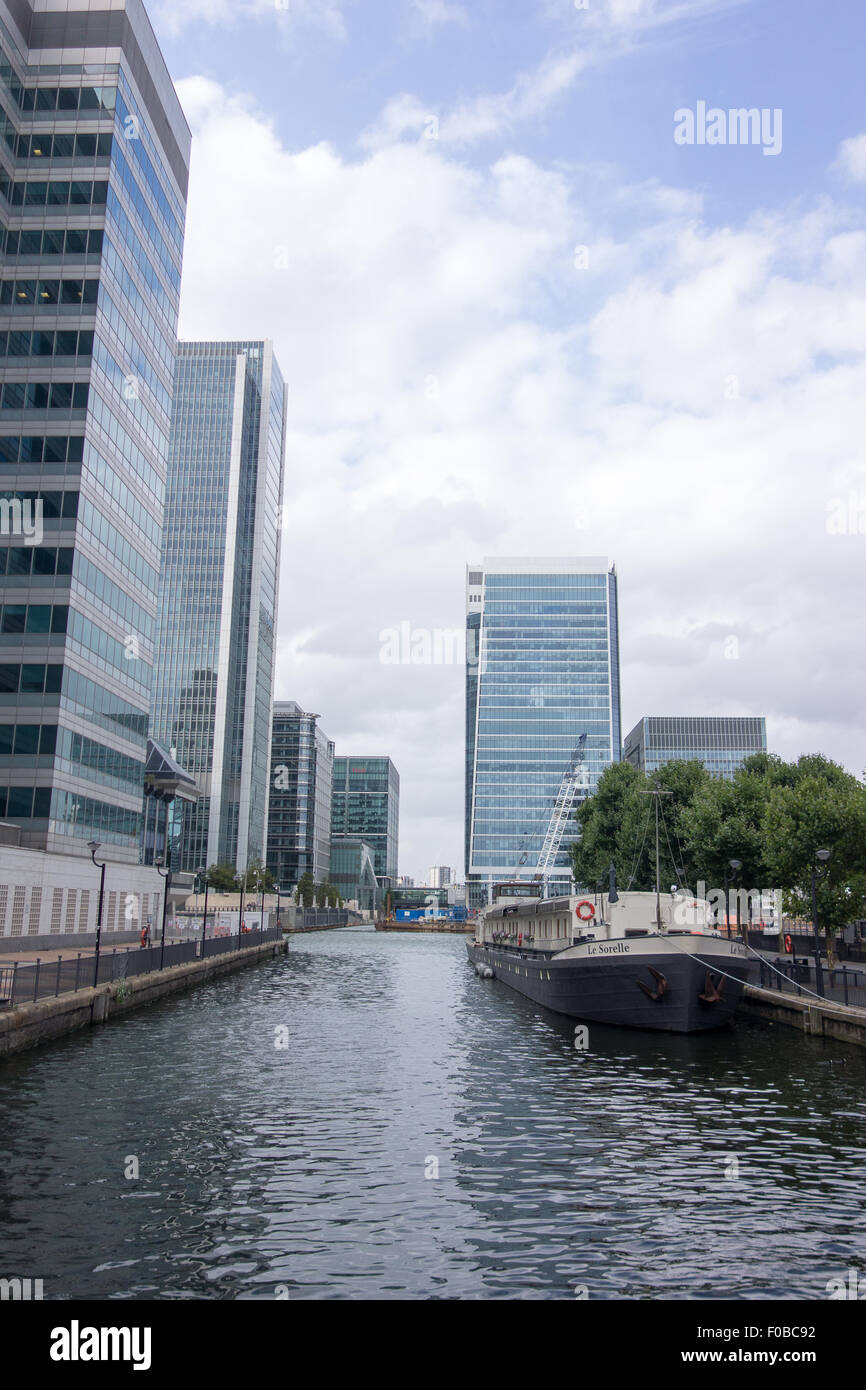 Boats along the Millwall Inner Dock in Isle of Dogs, East London Stock ...