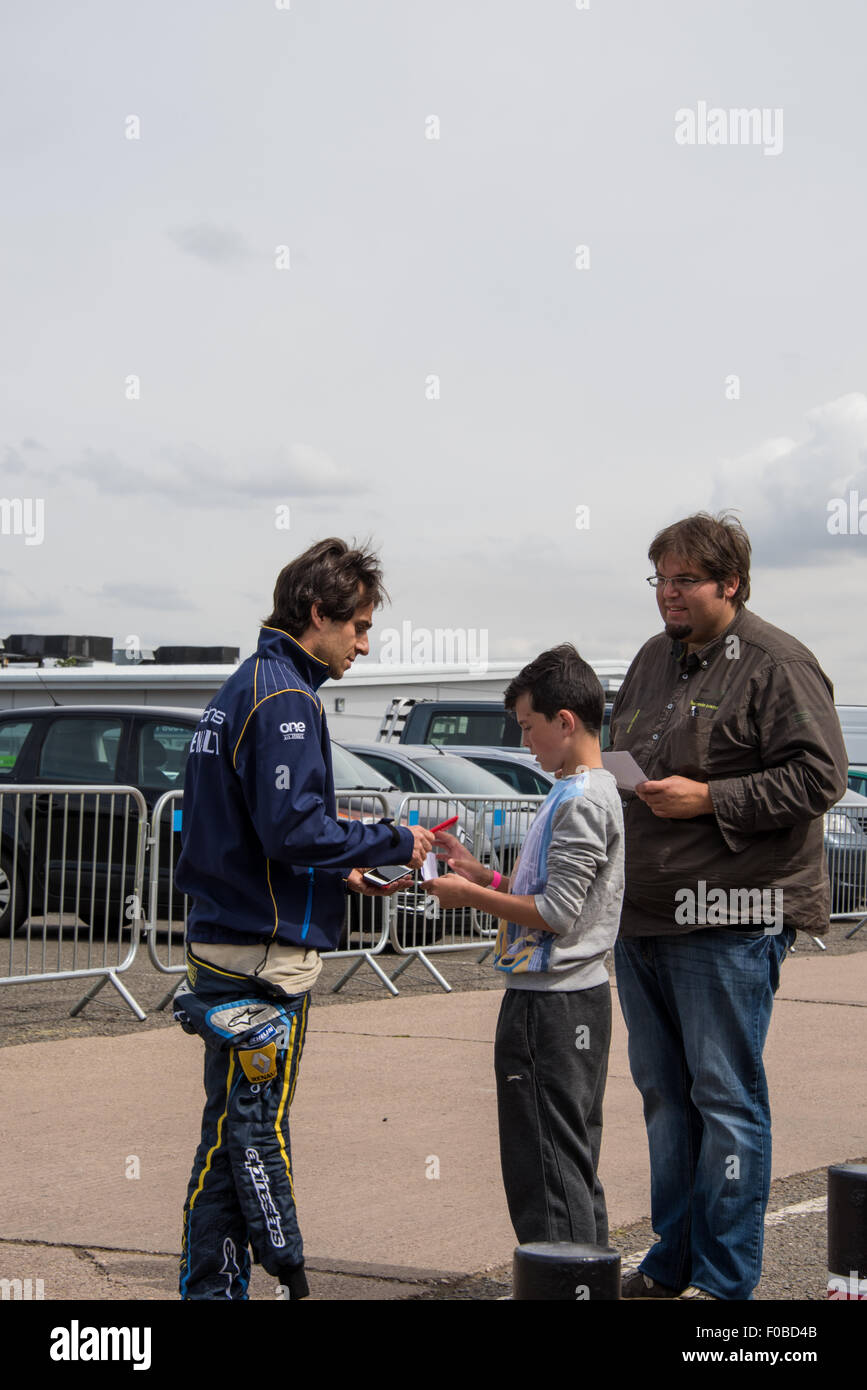 Signing autographs fans sign hi-res stock photography and images - Alamy