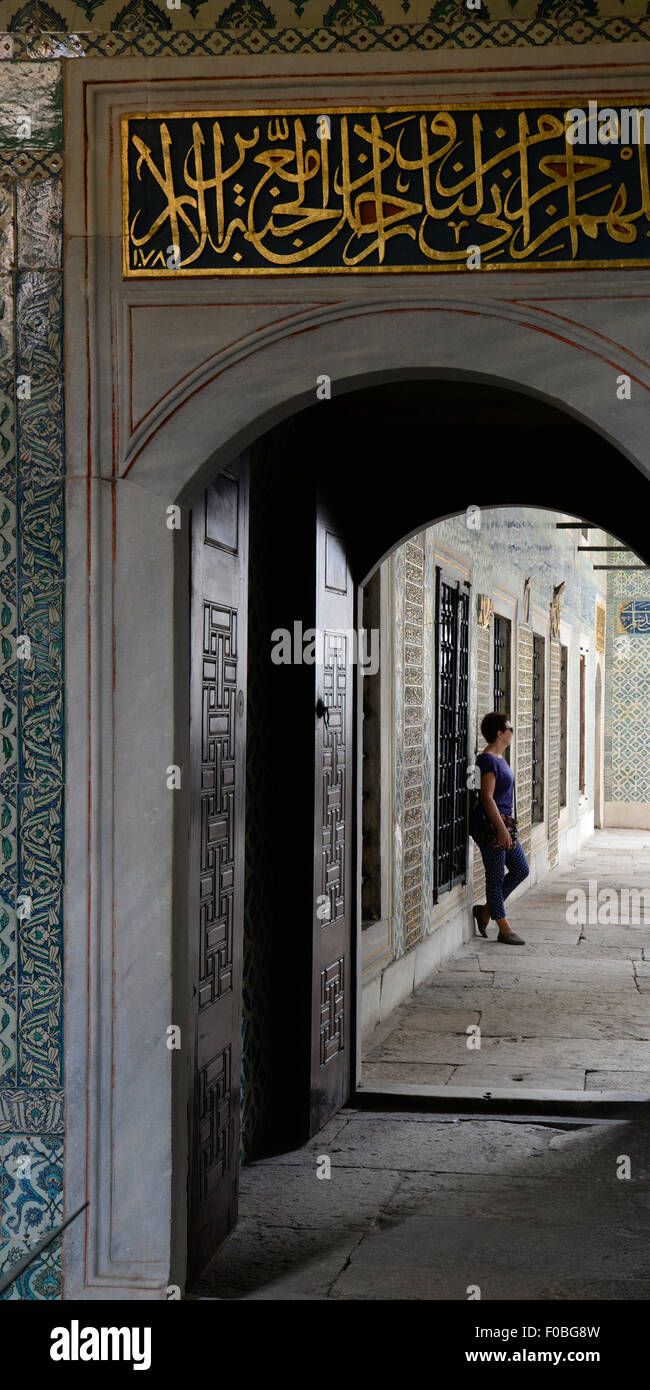 Doorway arches hi-res stock photography and images - Alamy