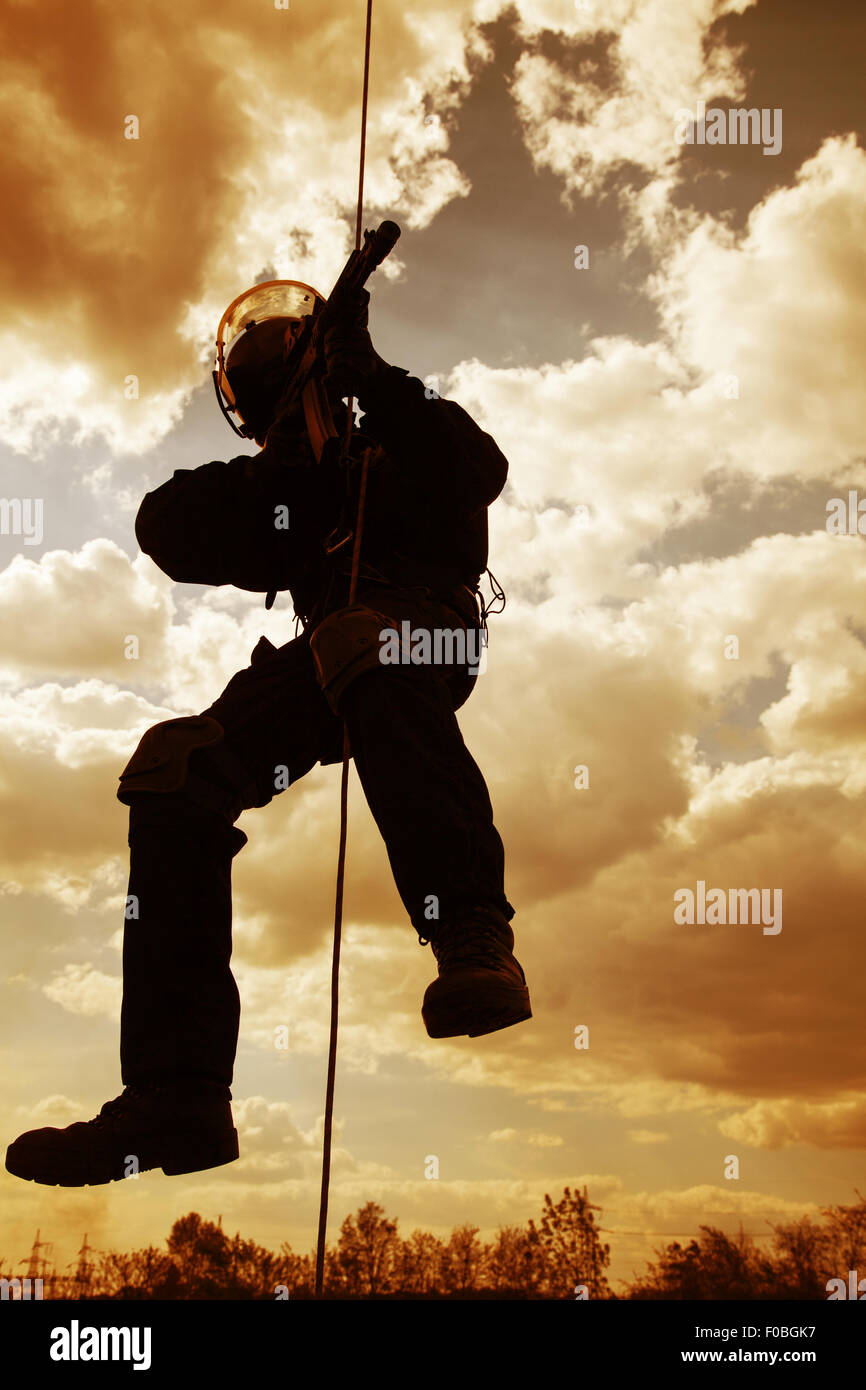 Military rappeling hi-res stock photography and images - Alamy