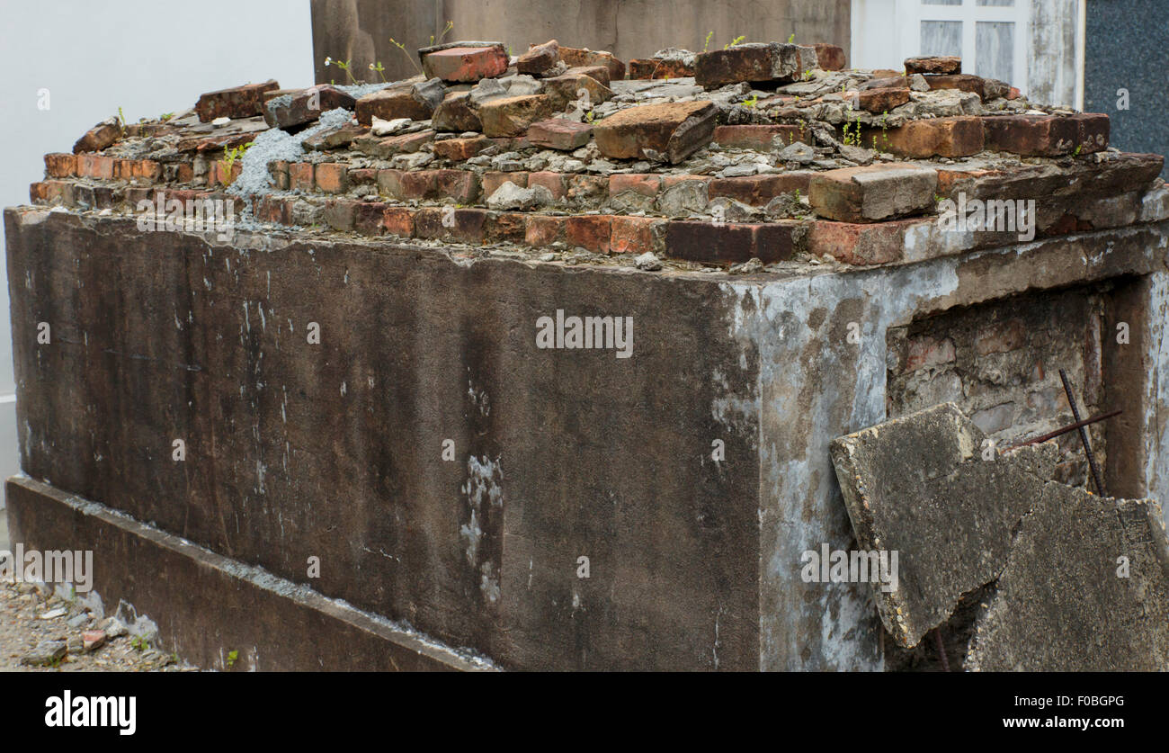 Burial above ground hi-res stock photography and images - Alamy