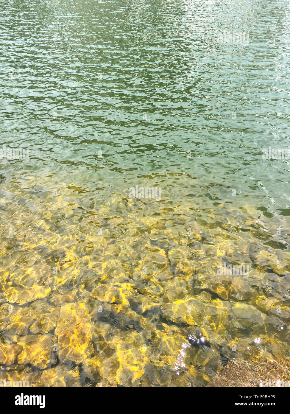 Clear water over lichen covered rocks in a Colorado mountain lake Stock ...