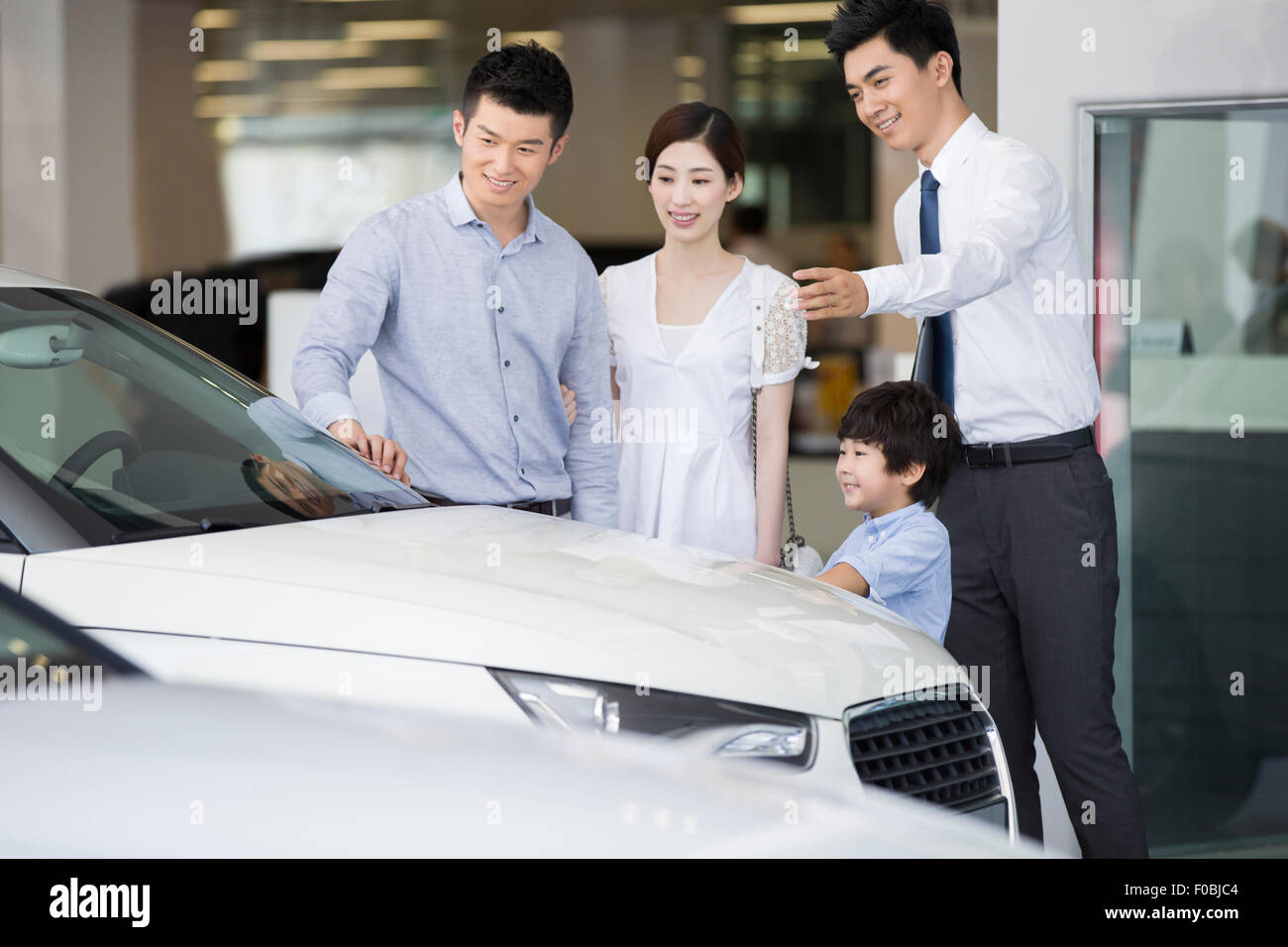 Family car service indian hi-res stock photography and images - Alamy